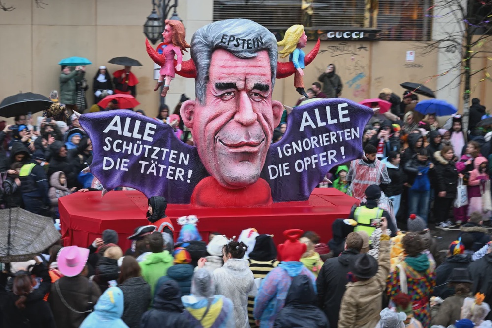 German carnival floats satirise Putin, Trump and Epstein