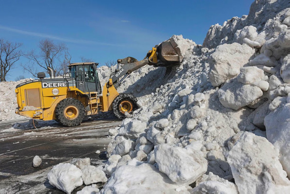 Snowstorm cripples southern US travel with deadly cold blast