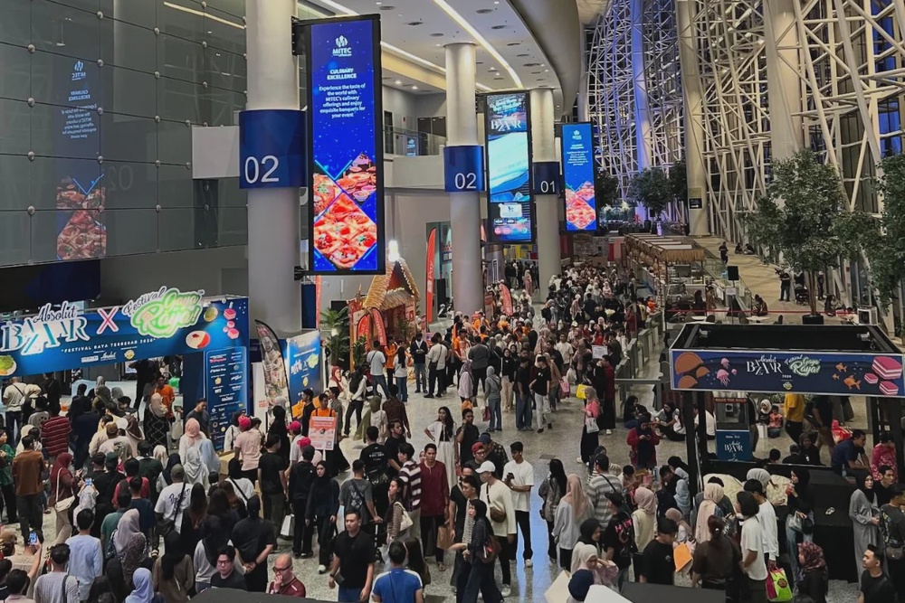 ‘Bring cash and no strollers, please’: Netizens share tips for Absolut ...