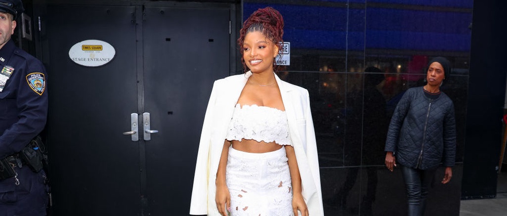 Halle Bailey Gives Fans A Complete View Of Her Ariel Performance On The ...