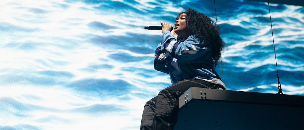 SZA, Who Treats Her Butt ‘Like A Purse,’ Confirmed She Got A Brazilian ...
