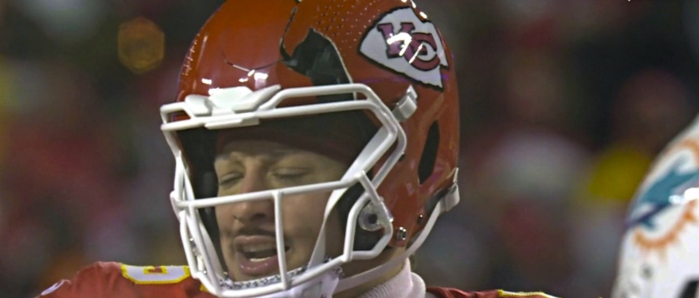 Patrick Mahomes’ Helmet Cracked On A Hit Against The Dolphins