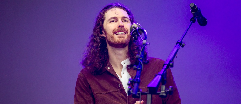 It’s Officially Hozier Season As He Lands His First-Ever No. 1 Single On The New Hot 100 Chart