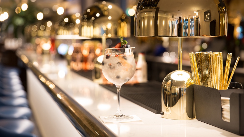 9 of the Most Iconic Hotel Bars in the World