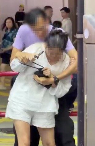 “I really like you” – Hong Kong YouTuber Forcefully Grabs Woman on Busy ...