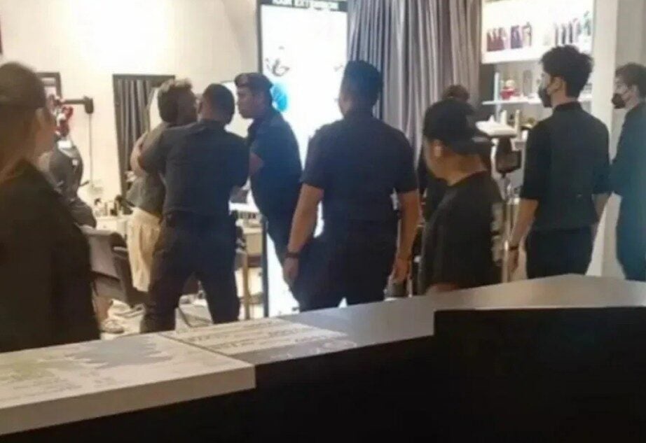 Brawl at Johor Police Station as S’porean Man Attacks Compatriot Filing ...