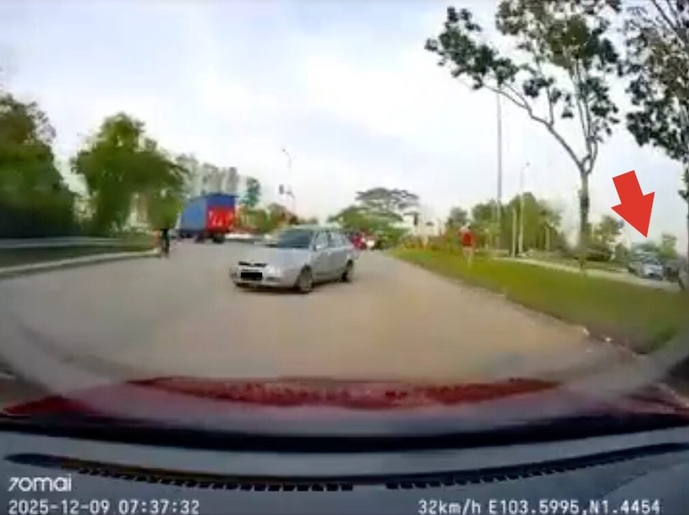 M’sians Outraged as Viral Video Shows Multiple Vehicles Entering One ...