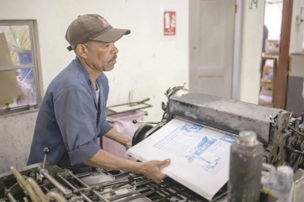 South African journalist, 90, delivers news in the desert