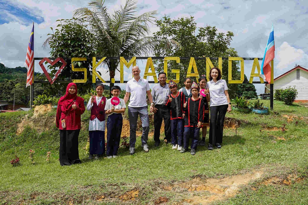 ASTRO KASIH Presents RM40,000 to SK Magandai for Education