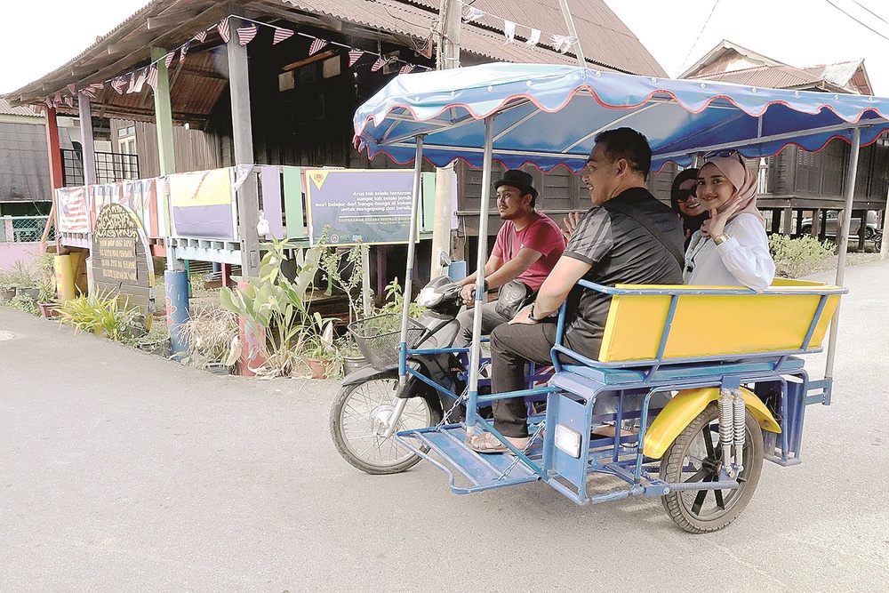Enterprising Afiq woos tourists with Thailand’s ‘tuk-tuk’ ride