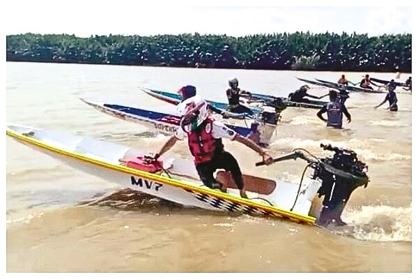 48 compete in Beaufort boat race