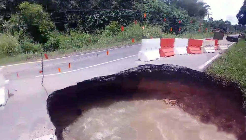 Beware this sinkhole along Jalan Ranau-Telupid