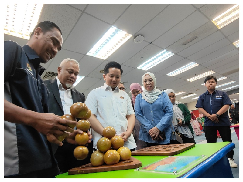 UMS receives exhibits worth RM1.5 million from National Science Centre
