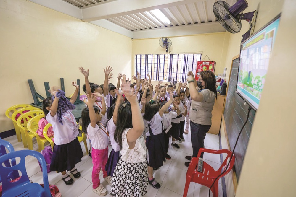 Philippines government pilots new K to 10