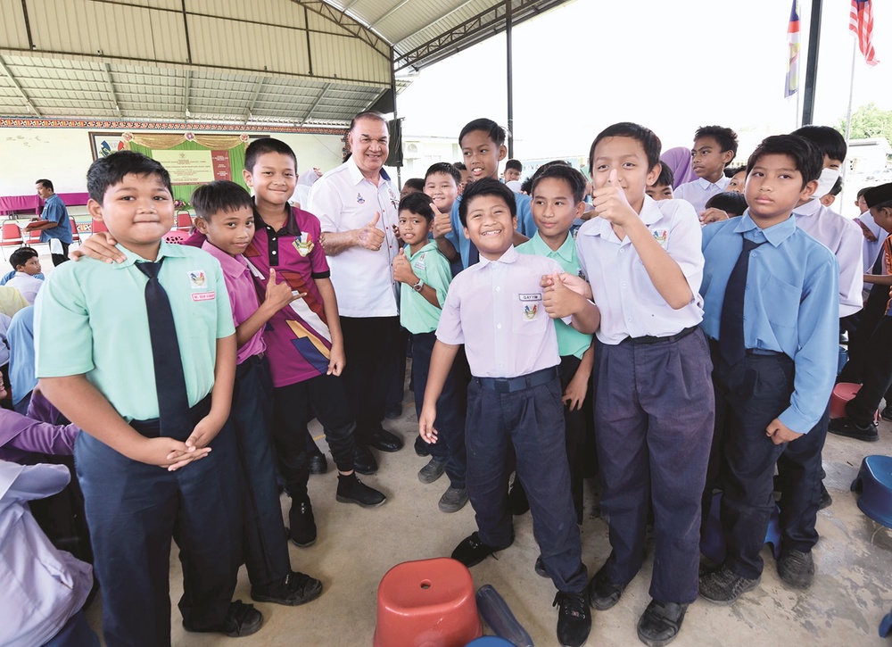 Yayasan Sabah Group aid for 100 SK Kawang students