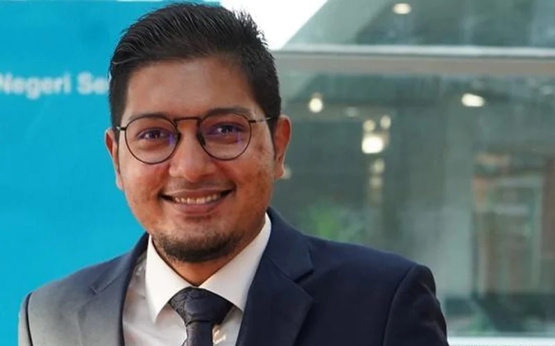 Selangor MB’s aide to be charged over tweet on Melaka governor