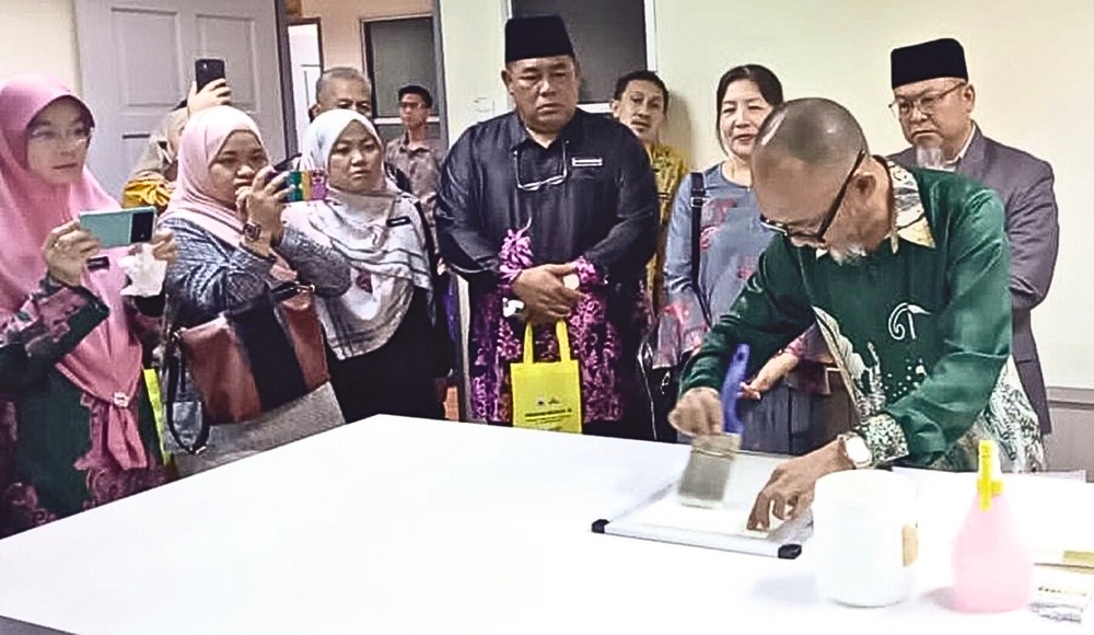 Sandakan historical record centre opens