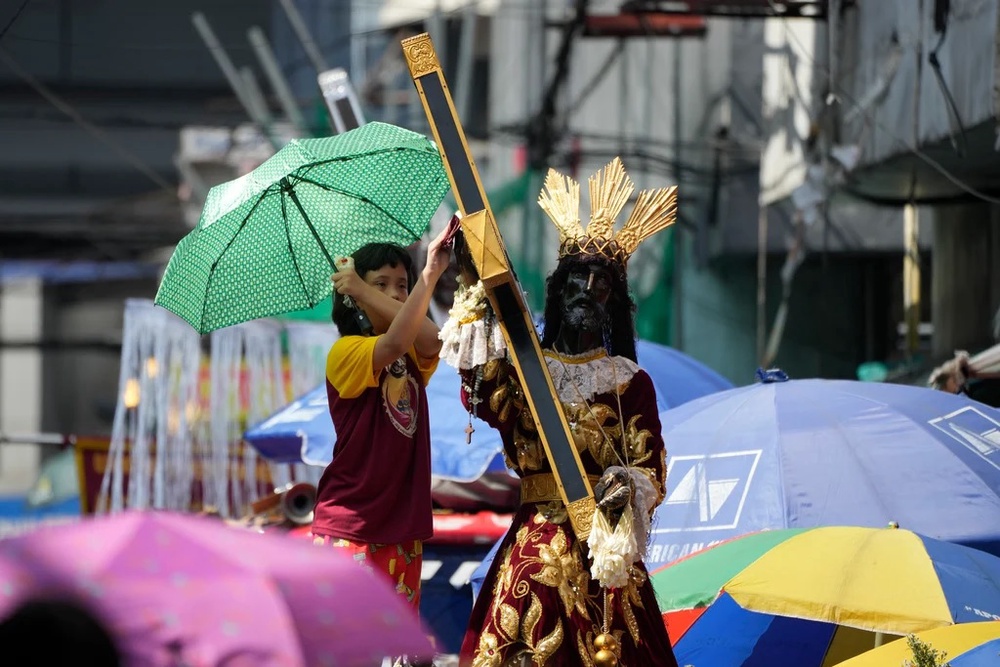 Philippines’ Black Nazarene feast draws hundreds of thousands of devotees
