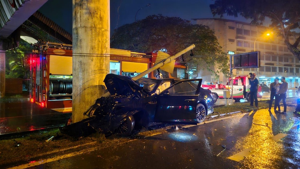 Lelaki maut kereta rempuh tiang jejantas