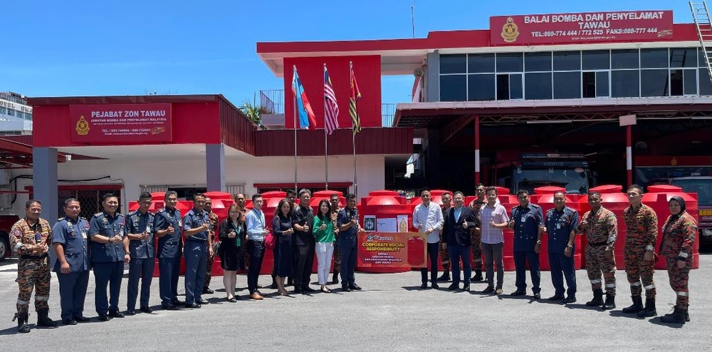 Shareda serah 10 tangki untuk Bomba Tawau