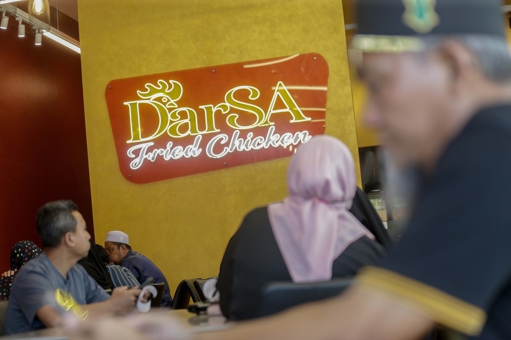 Puncak Alam’s Darsa Fried Chicken apologises after Maghrib azan blunder ...