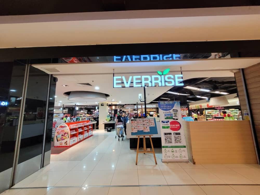 Grab buys Sarawak's Everrise supermarket chain to add to grocery push