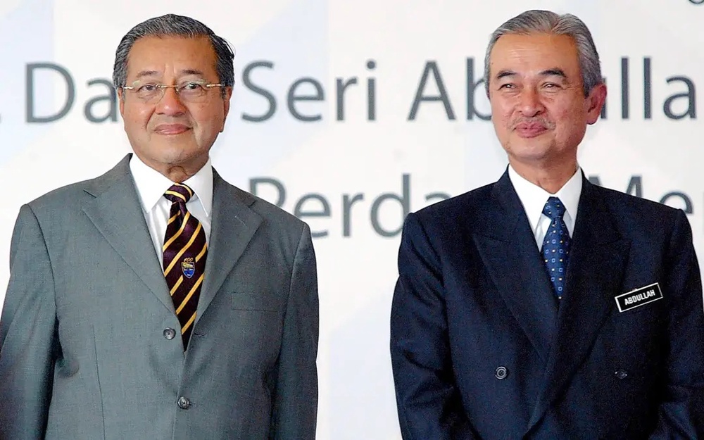 Dr M credits Pak Lah with ensuring peaceful power transition