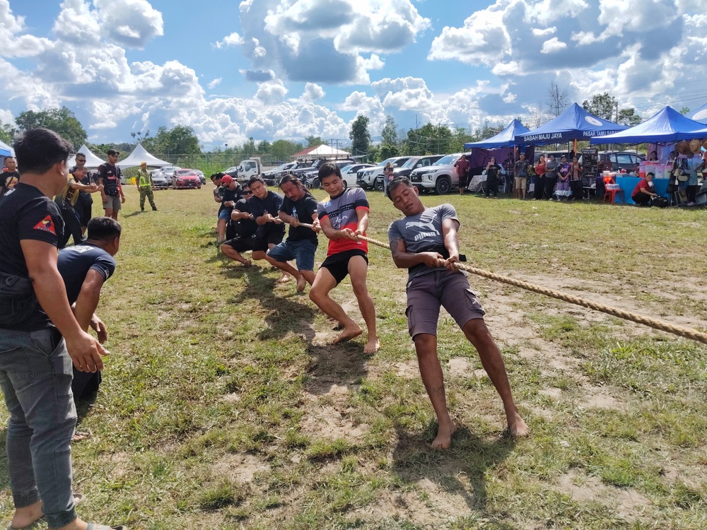 Tembirowoo War juara tarik tali sukan rakyat Pesta Kaamatan Sook