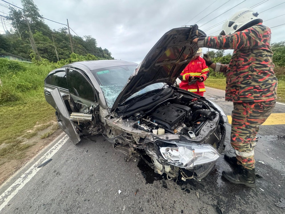 Road accident in Kimanis leaves two with light injuries
