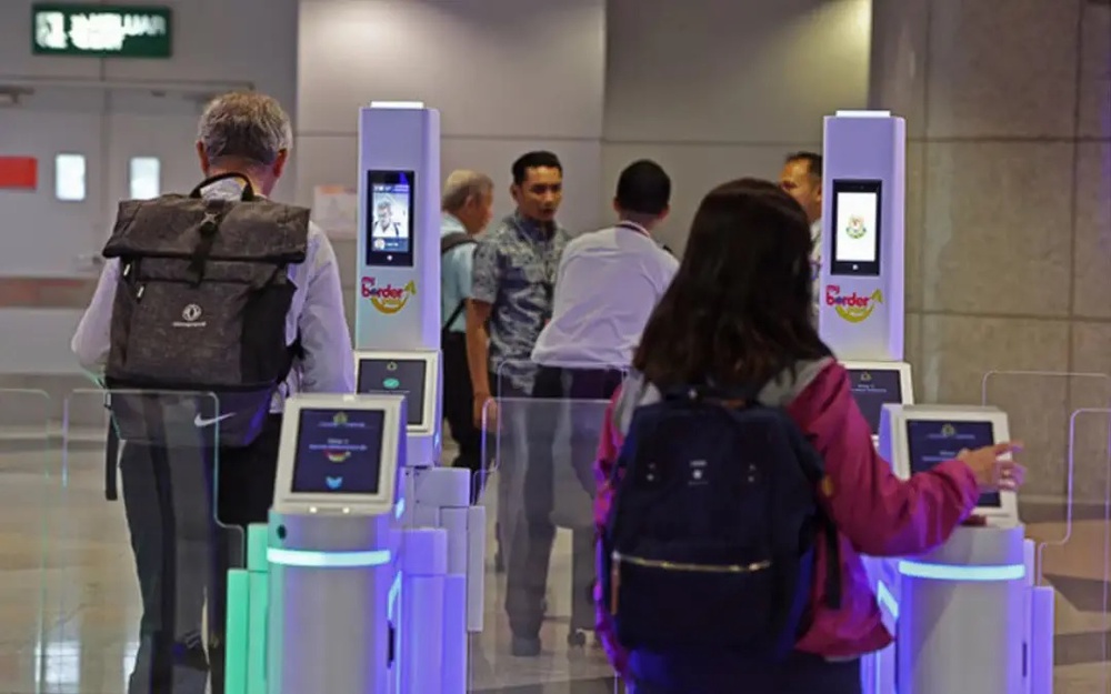 Zaharudin serves Sim legal notice, threatens RM1.5 million defamation suit