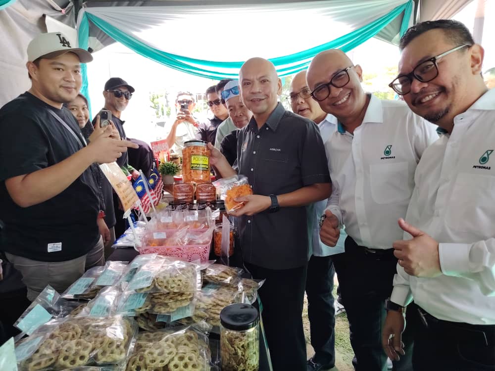 Kempen jual produk PMKS di Kedai Mesra Petronas