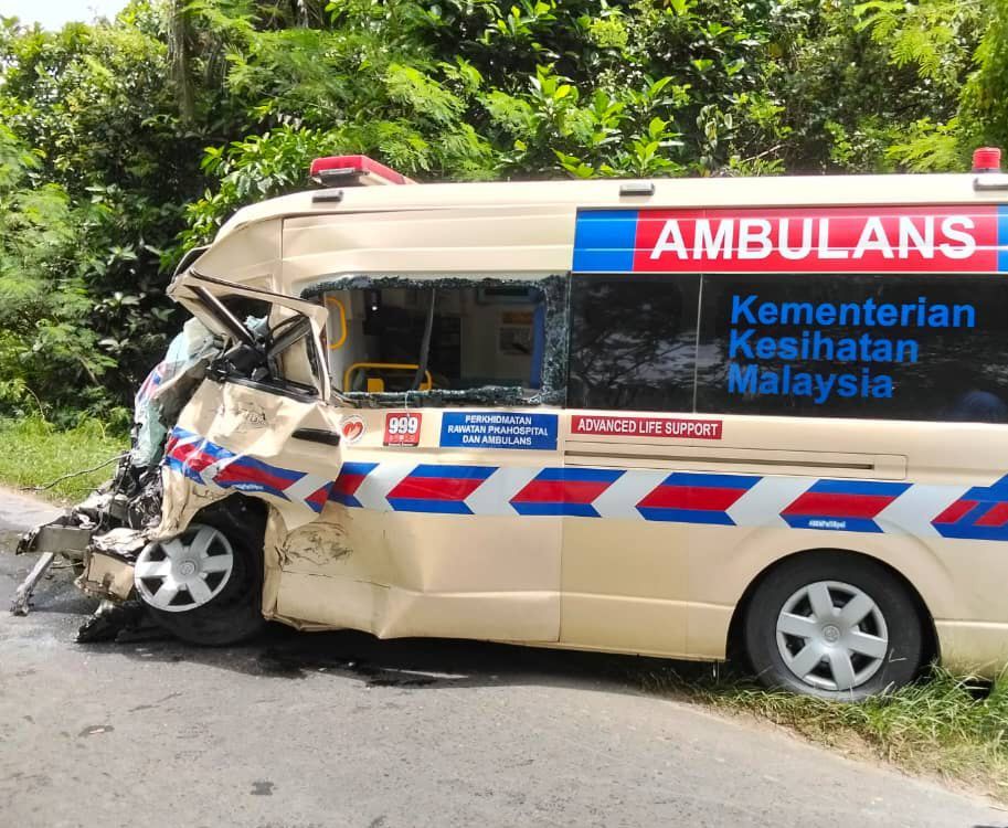 Patient dies in ambulance-van crash in Kinabatangan