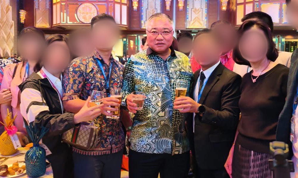 Tiong defends viral dinner photos, says event was privately hosted