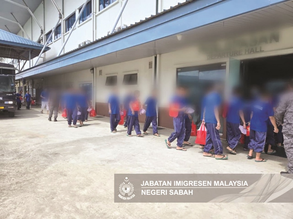 218 Indonesians deported