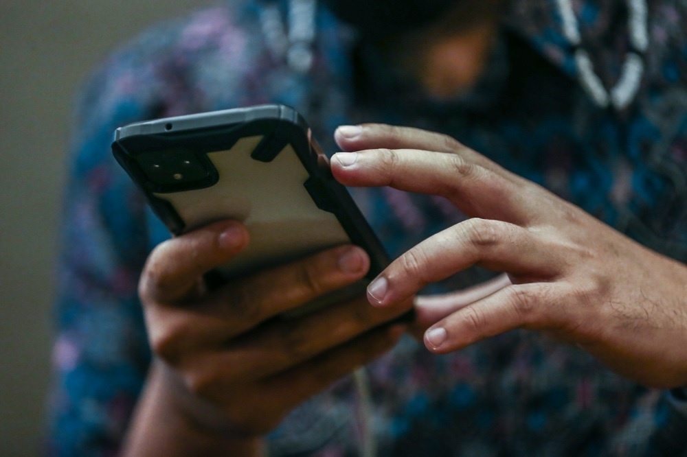 Threatening text messages: Teen arrested