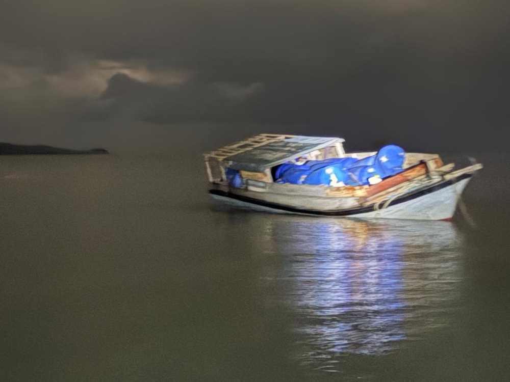 Pump boat carrying suspected illegal petrol seized off Pulau Banggi