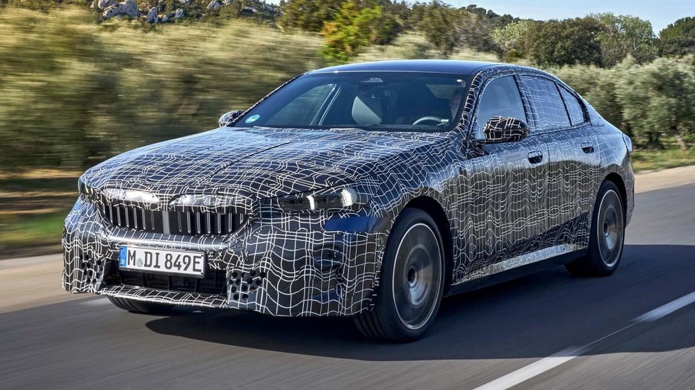 2024 BMW i5 With Illuminated Grille and Improved Ambient Lighting Teased
