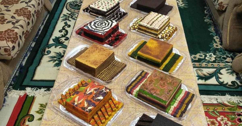 Hidang Hingga 40 Loyang Kek, Ketahui Tradisi Palak Meja Yang Popular Di ...