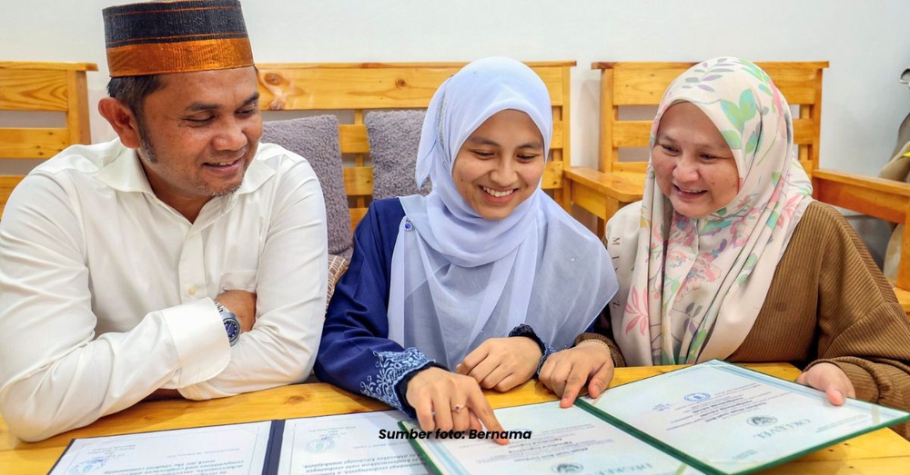 Graduan Sabah Pakai Baju Tradisional Bugis di Majlis Konvokesyen ...