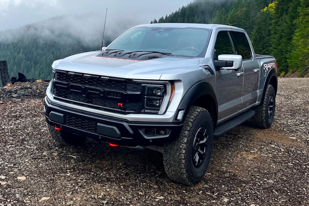Review: An Off-Road Test of Ford’s 700-Horsepower F-150 Raptor R