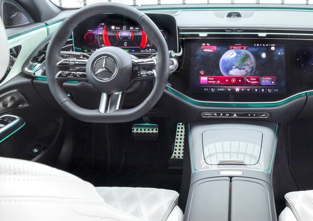 Mercedes-Benz Cabin Features Still Excite Buyers