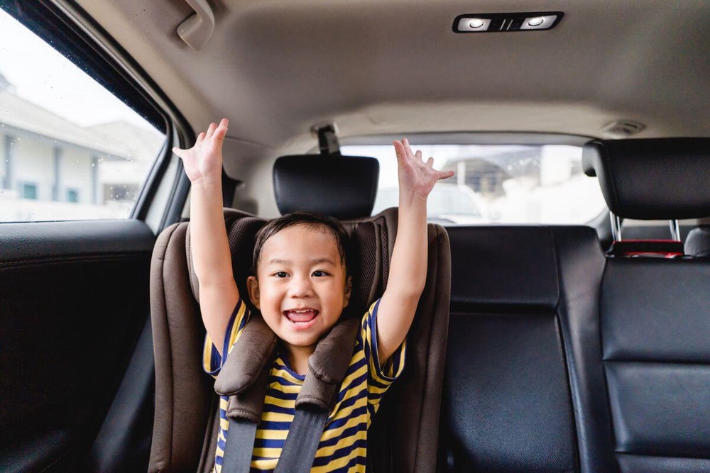 VIRAL Kanak-Kanak Jatuh Dari Kereta, Dirempuh Semasa Kereta Buat Pusingan U! 5 Langkah ...