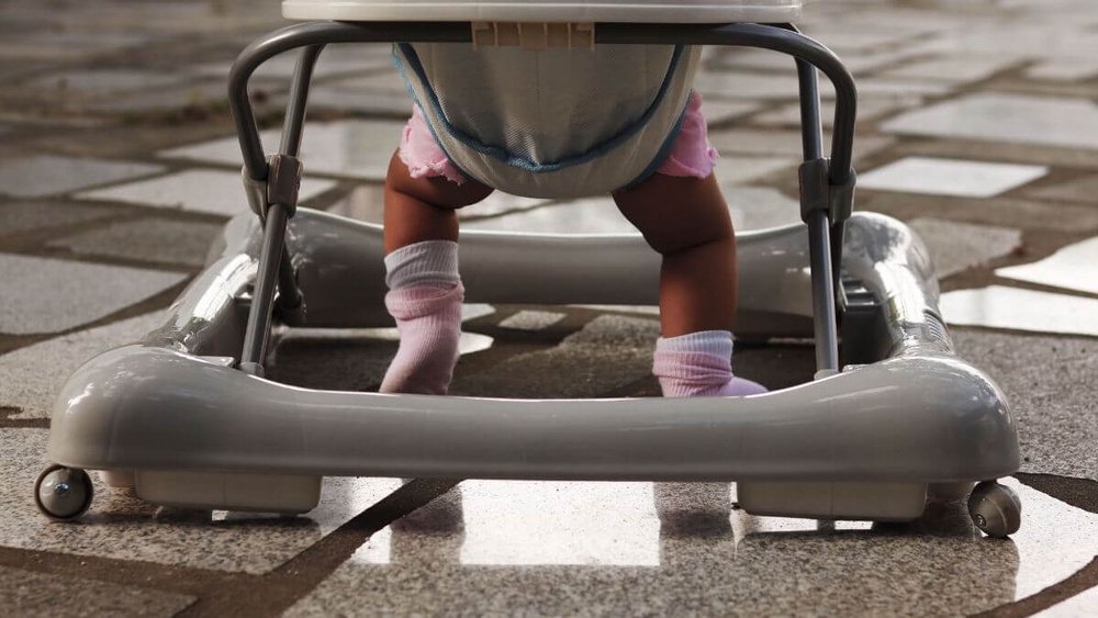 Masih Ada Yang Lalai! Bahaya Tersembunyi Baby Walker Untuk Si Manja