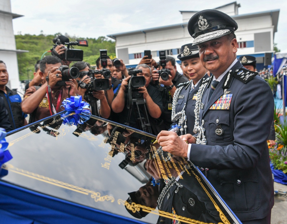 Home Ministry: Razarudin promoted to IGP from Friday, Ayob Khan named ...