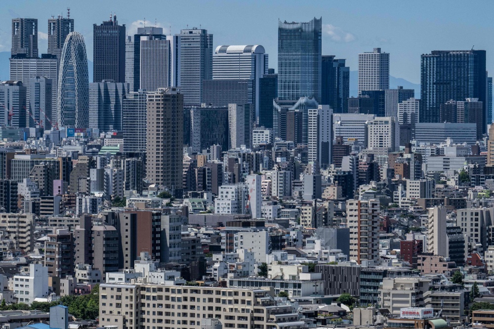 Explosion in downtown Tokyo building, four reported injured