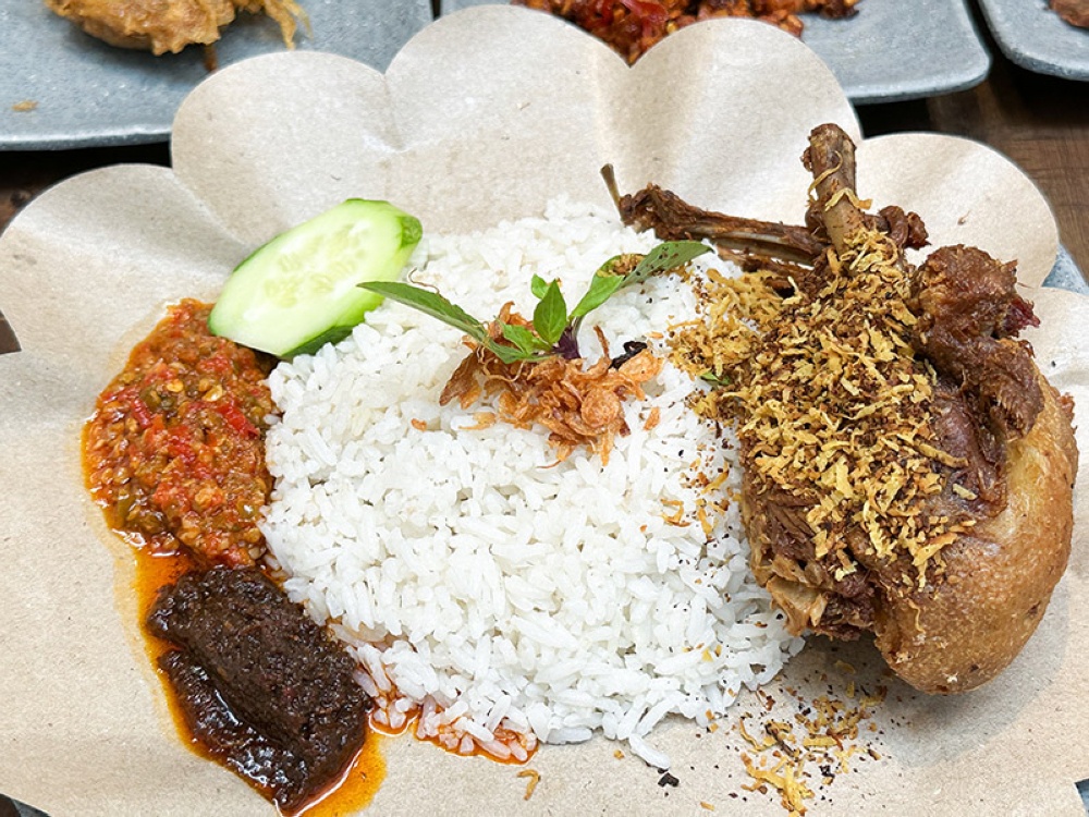 Get your 'bebek goreng' and 'soto' Betawi fix at Ara Damansara's Wartek