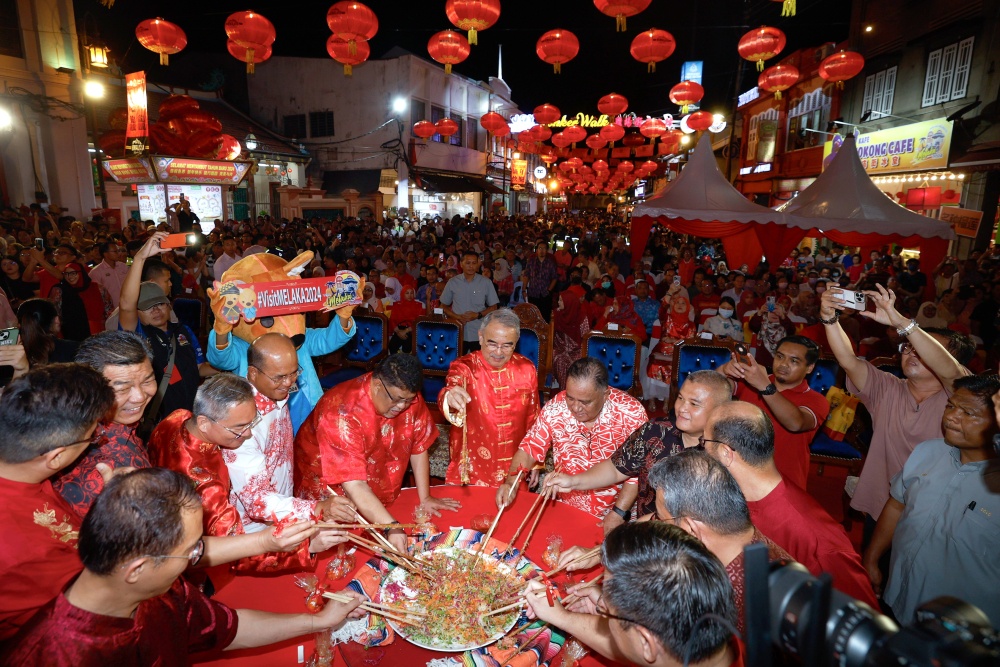 Hawker-friendly concept enlivens CNY celebration in Melaka
