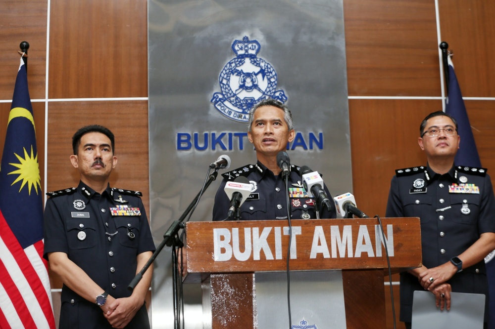 Bukit Aman director: 10 police reports filed on KK Mart ‘Allah’ socks ...