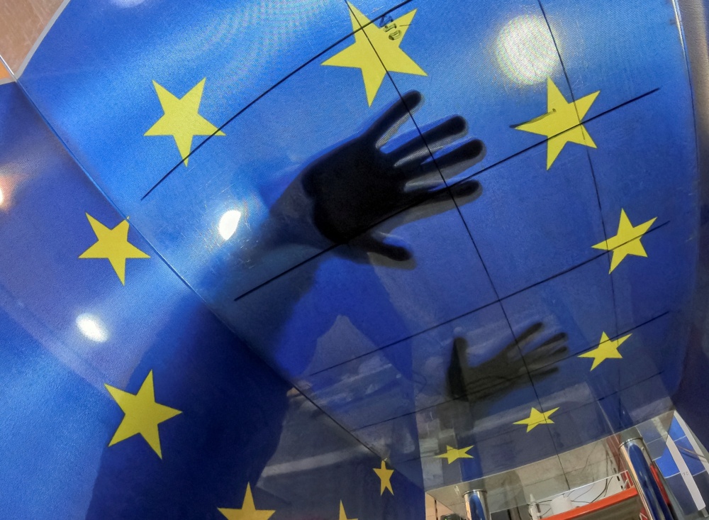 EU parliament adopts sweeping asylum reform EU parliament adopts sweeping asylum reform