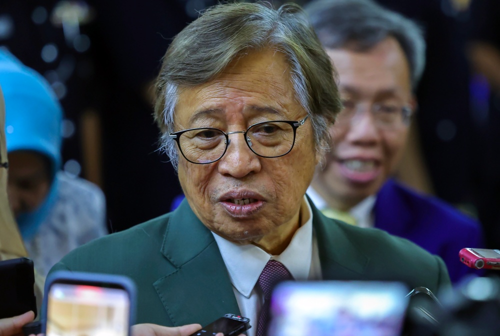 Abang Jo: Talks on public healthcare, school construction projects ...